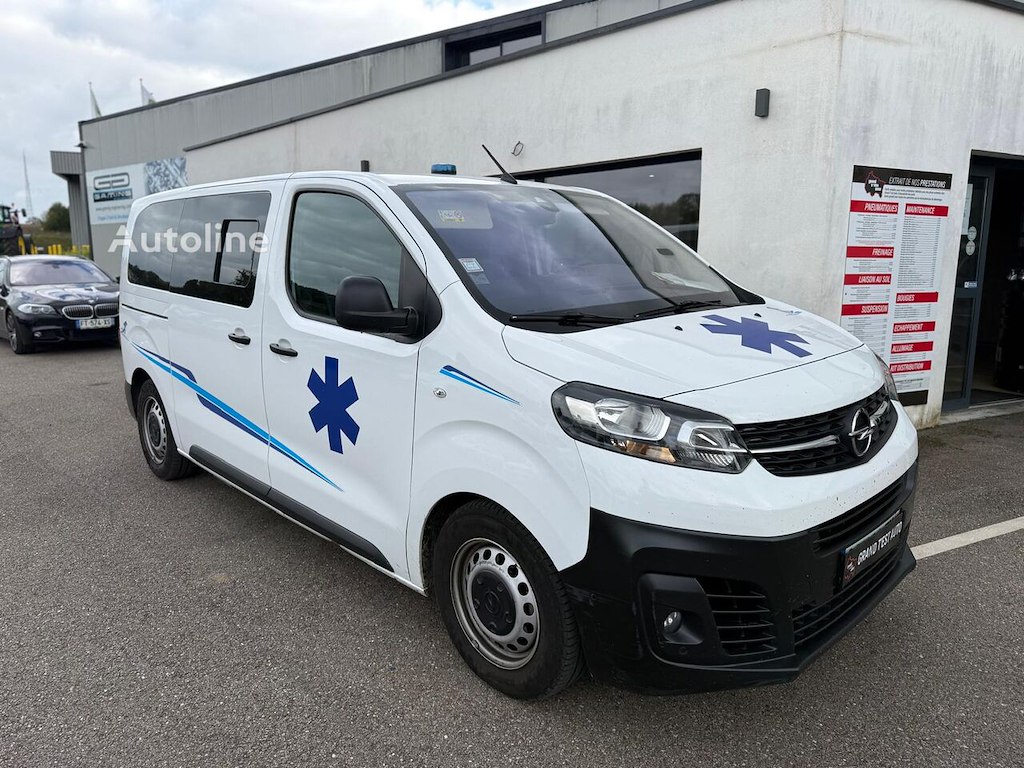 Opel Opel Vivaro 2L 150 cv Ambulance Les Dauphins vozilo hitne pomoći