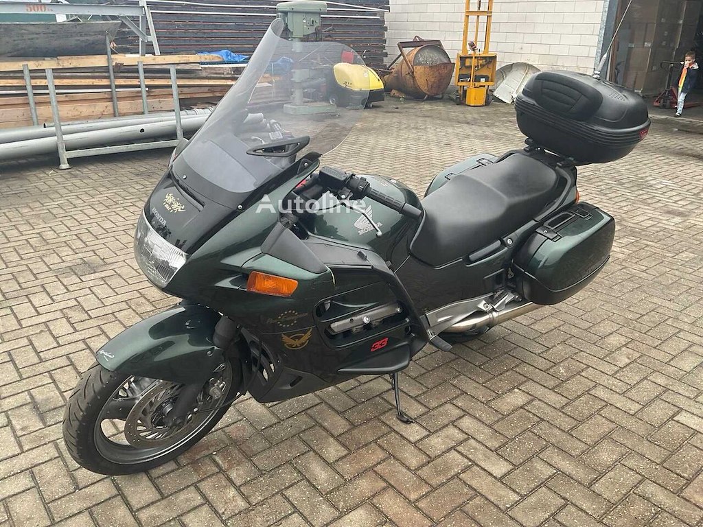 Prodaje se Honda Tour motocikl na aukciji