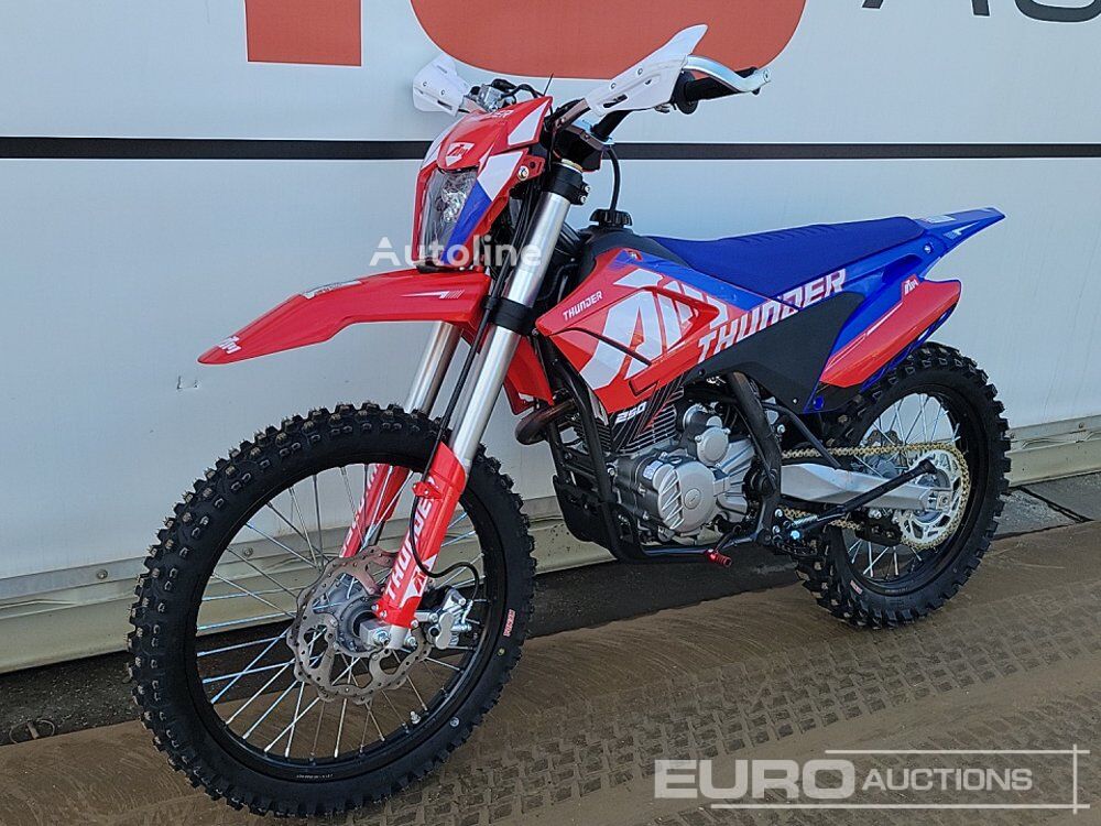 Prodaje se Apollo 2025 Apollo Thunder 250cc Motorcross Bike, 21" Front, 18" Rear T motocikl na aukciji