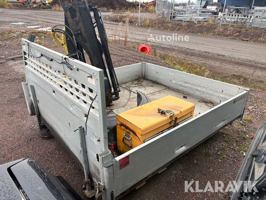 Prodaje se karoseriju s ravnom platformom na aukciji