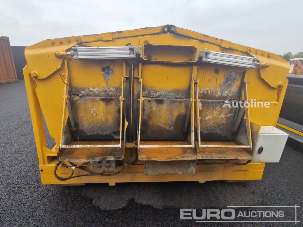 Prodaje se RORO karoseriju kipera na aukciji