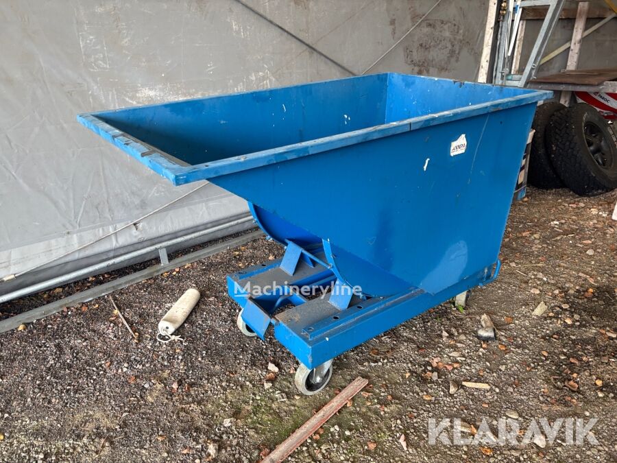 Prodaje se Gigant Tippcontainer Gigant hidraulični čekić na aukciji