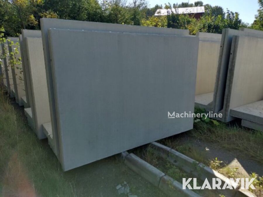 Prodaje se L-stöd 1400x2000mm Fabriksnya 10 st hidraulični čekić na aukciji