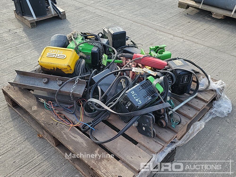 Prodaje se Pallet of Hoists kašiku za prednje utovarivač na aukciji