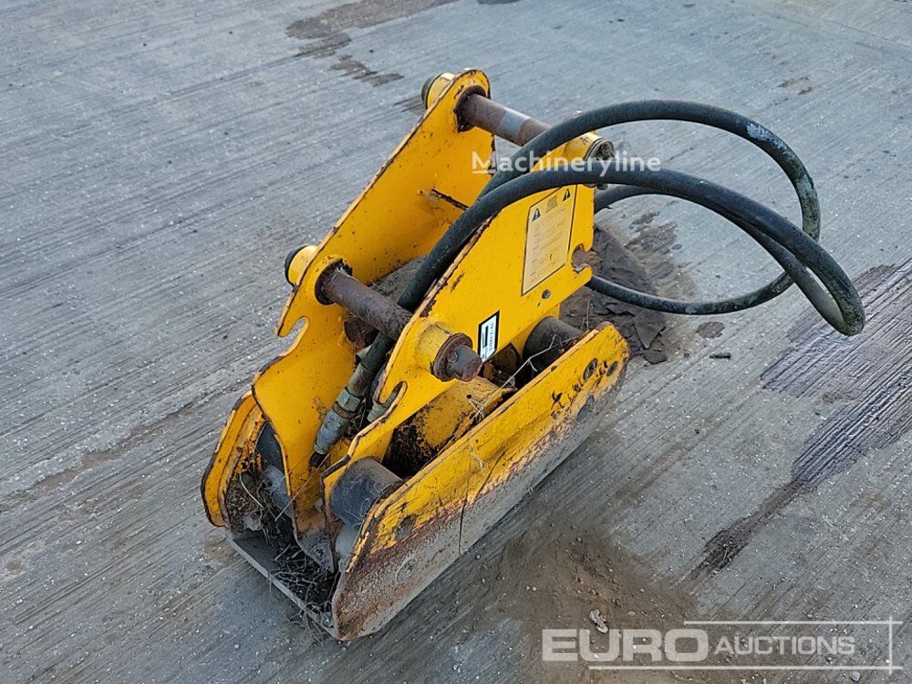 Prodaje se JCB vibro ploču za bager na aukciji