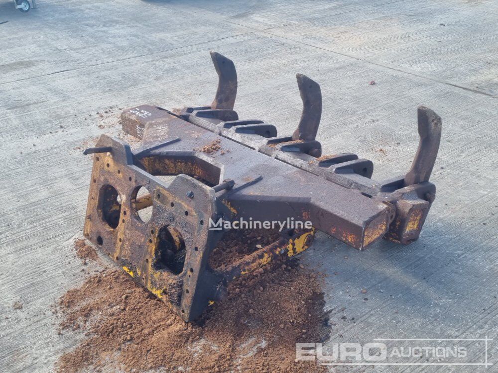 Prodaje se 3 Tyne Ripper to suit Dozer podrivač na aukciji