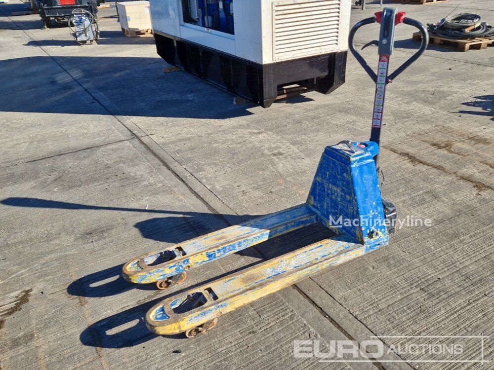 Prodaje se Electric Pallet Truck kašiku za prednje utovarivač na aukciji