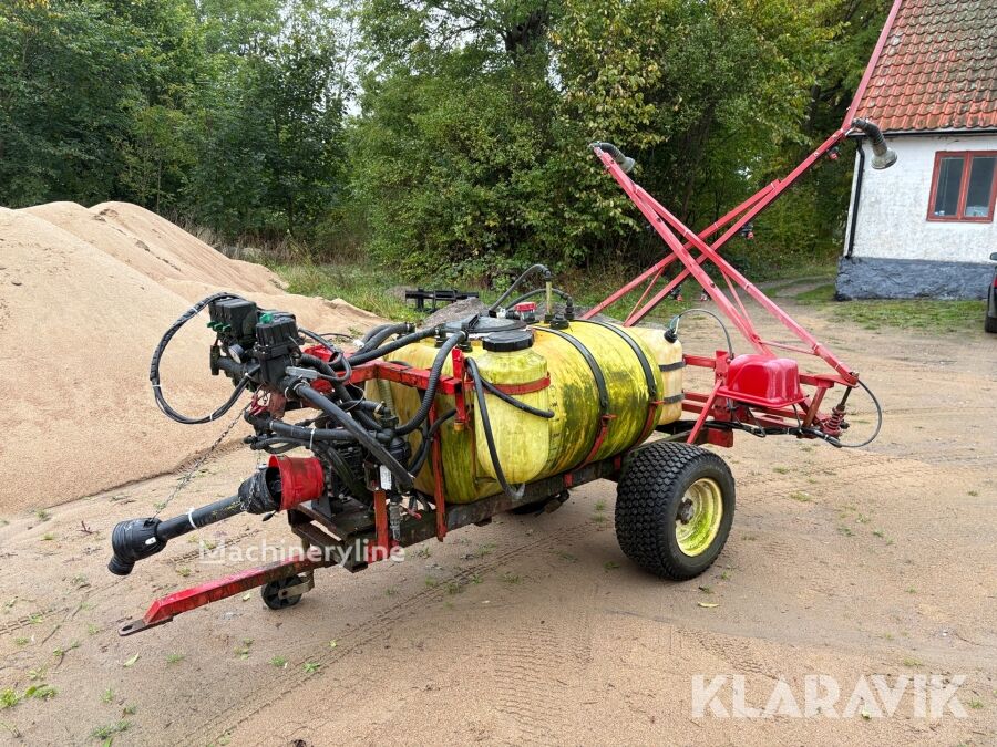 Prodaje se Hardi Växtskyddsspruta Hardi 400 liter strug za metal na aukciji
