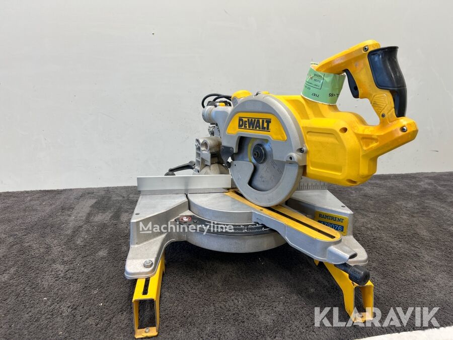 Prodaje se DeWalt DWS777 kružnu testeru na aukciji