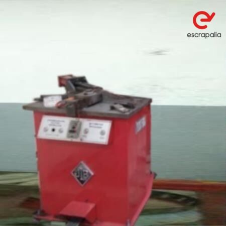Prodaje se JLB 2500 AUTOMATICA ENSAMBLADORA HIDRAULICA drugu mašinu za obradu drveta na aukciji