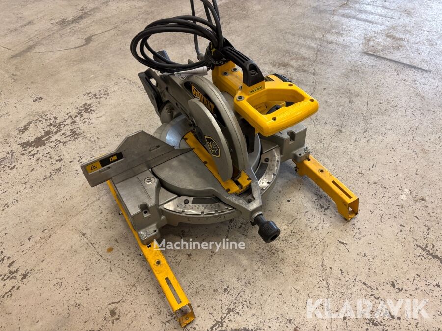 Prodaje se DeWalt DW703-QS kružnu testeru na aukciji