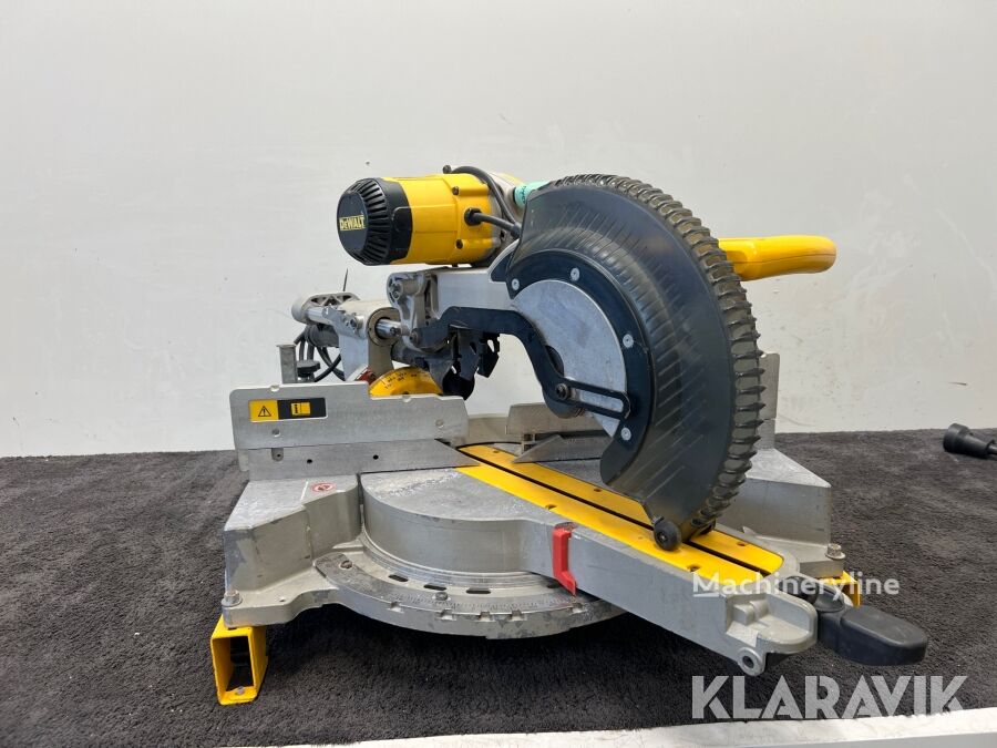 Prodaje se DeWalt DWS780 kružnu testeru na aukciji
