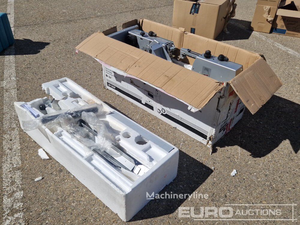 Prodaje se Makita LB1200F tračnu testeru za drvo na aukciji