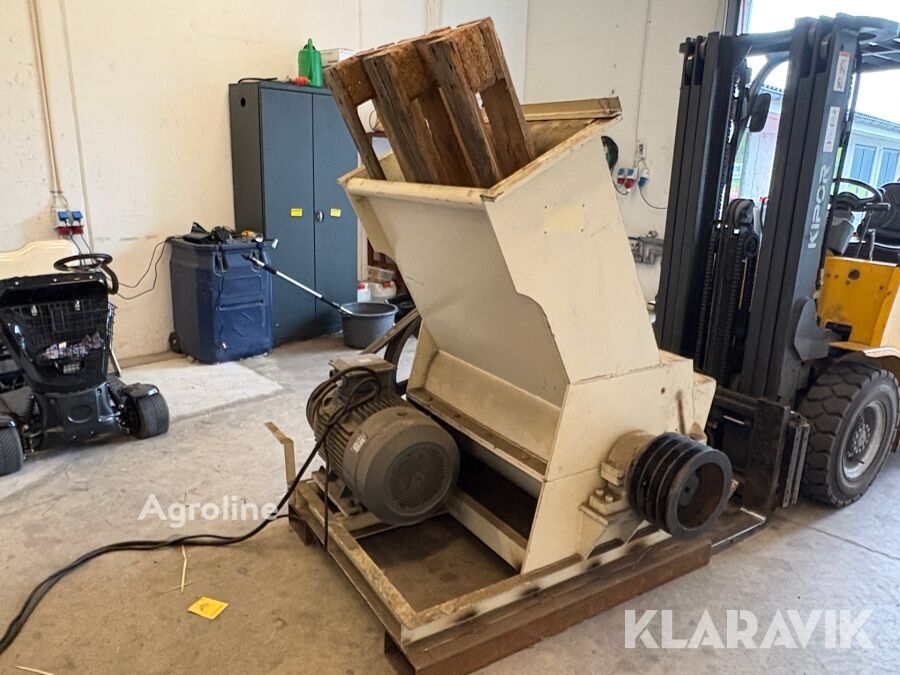 Prodaje se Palleknuser opremu za obradu drveta na aukciji