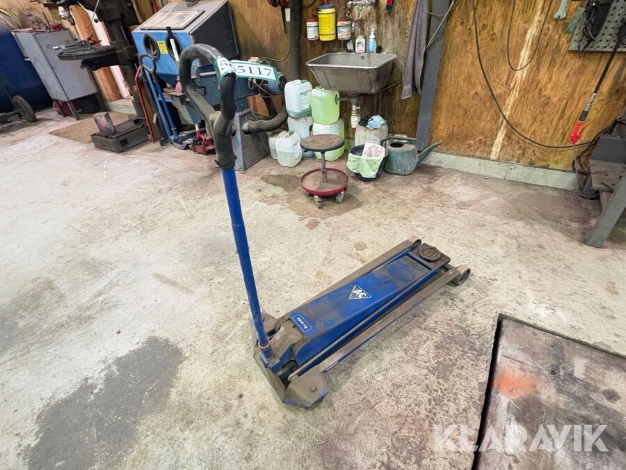 Prodaje se AC 5000 kg hidrauličnu dizalicu na aukciji