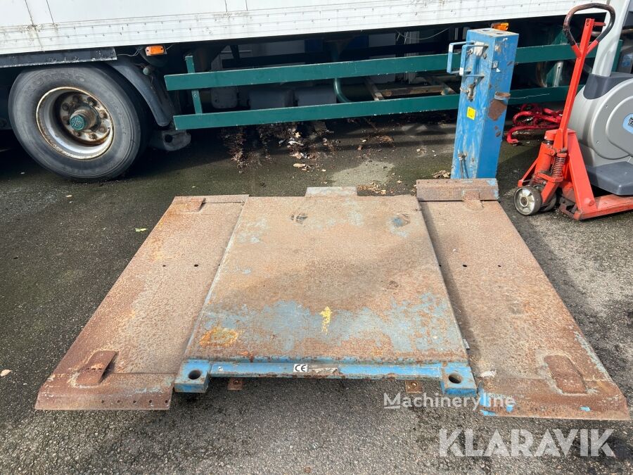 Prodaje se Herkules 500 makazastu auto dizalicu na aukciji