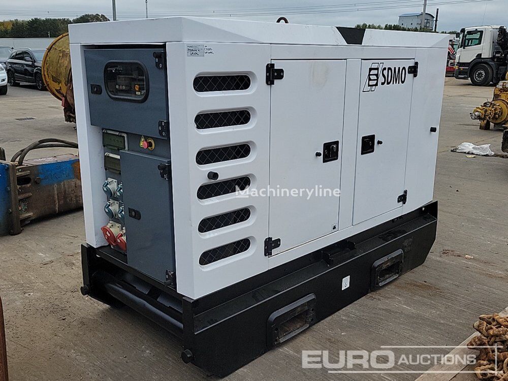 Prodaje se SDMO 60kVA Generator, John Deere Engine drugi generator na aukciji