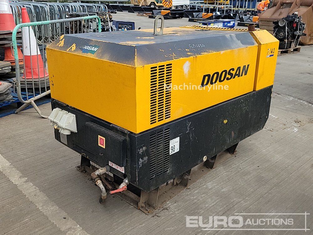 Prodaje se Doosan 741 140CFM stacionarni kompresor na aukciji
