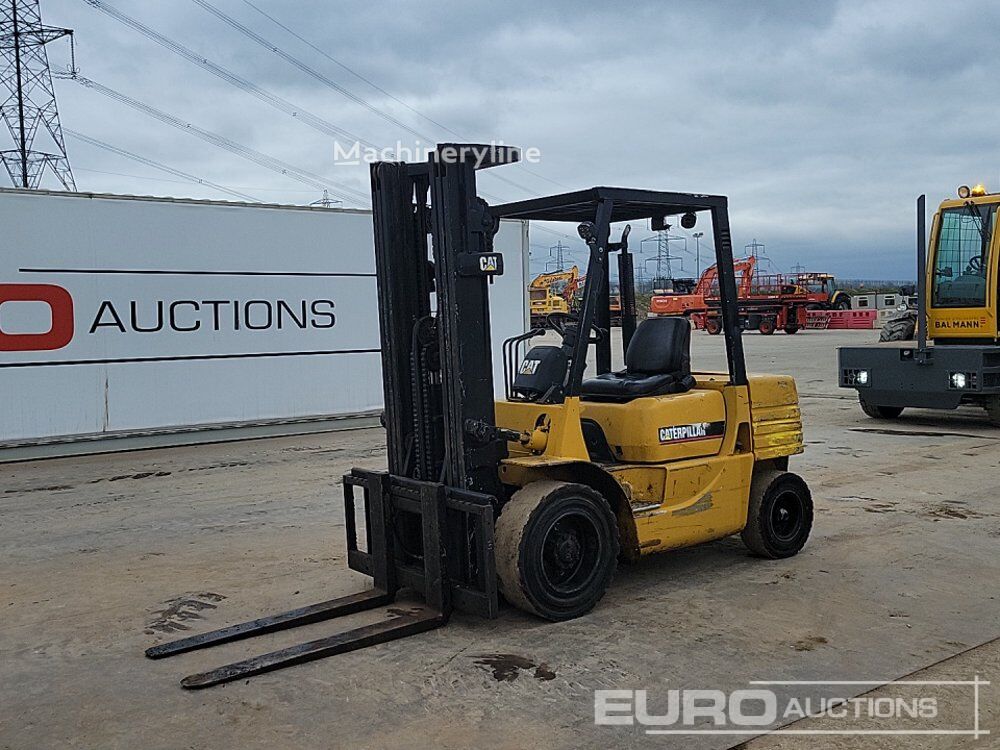 Prodaje se Caterpillar DP30 dizel viljuškar na aukciji