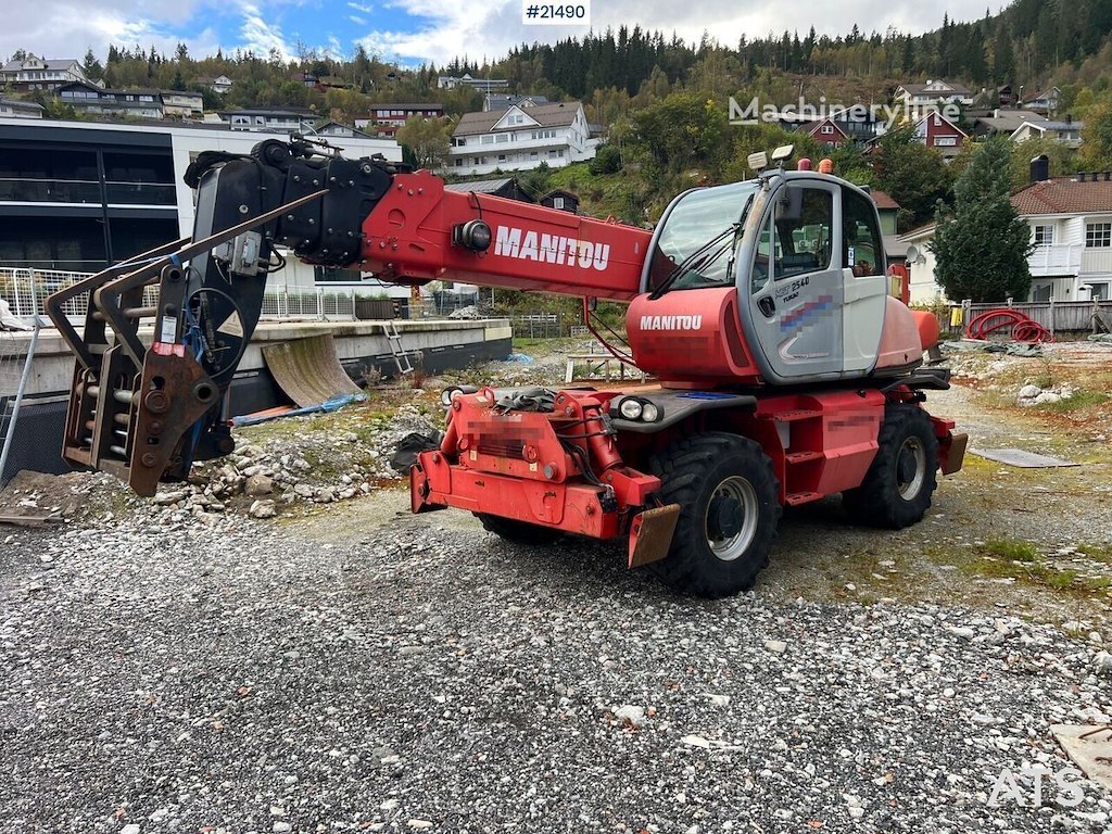 Manitou MRT2540 m/ radiostyring, mannskapskorg, 2 sett pallegafler, jibb rotacioni teleskopski utovarivač