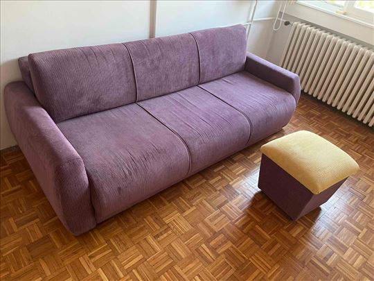 Kauč na razvlačenje i tabure