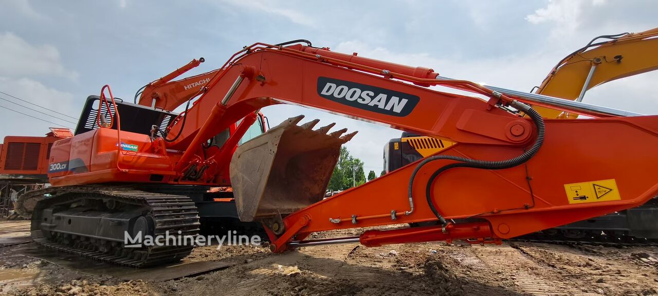 Doosan 300lc-v bager guseničar
