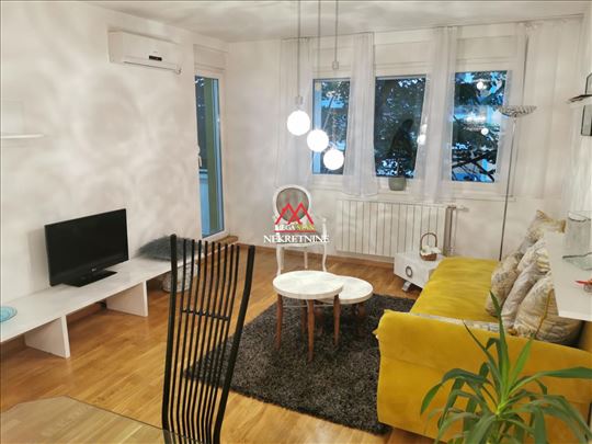 Jednoiposoban stan - 54m2 - Centar, pet friendly