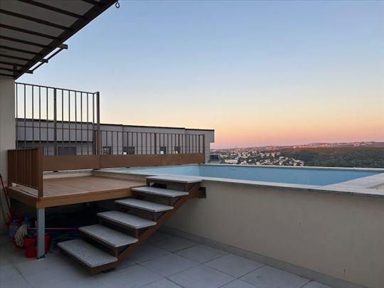 Prelep sa bazenom,nov,Kneza Višeslava,130m2, 2.0