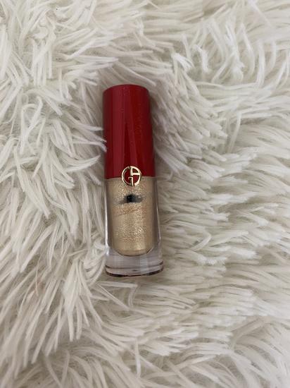 Armani lip magnet