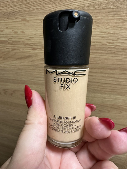 MAC studio fix puder, NC15 skoro nov