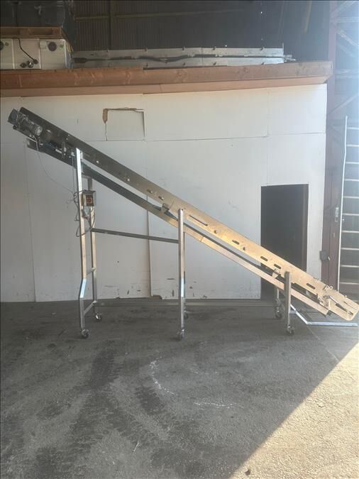 Ambit Flighted elevator conveyor trakasti transporter