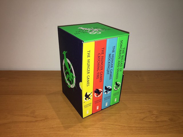 SUZANNE COLLINS - THE HUNGER GAMES COLLECTION 1-4