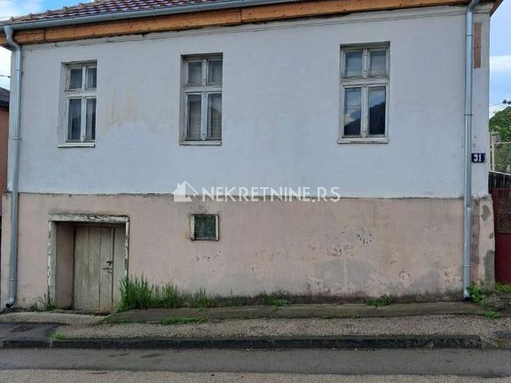 DVE KUĆE-U KNJAŽEVCU- I SELU RAVNA SA ZEMLJIŠTEM OD 3 HEKTARA