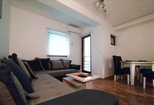 Komforan stan 48 m2 blizu Termi