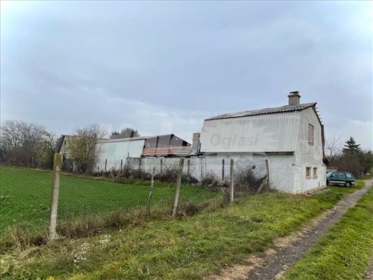 Kuca sa magacinom