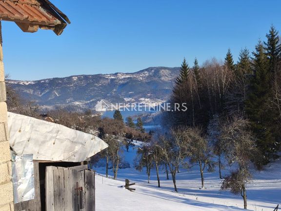 Prodaja placa na Tari na odlicnoj lokaciji