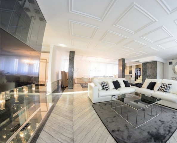 Izdavanje lux cetvorosobnog stana SAUNA PENTHOUSE Vracar
