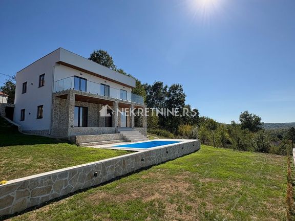 Mala Ivanča 242 m2 na 5,77 ari