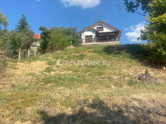 Vrdnik, Ugore, kuća 165kvm, 4 apartmana