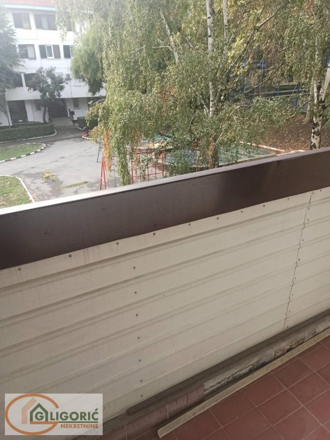 Dobar 2. 5 stan na odličnoj lokaciji u Mirijevu