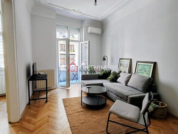 Renovated. Salon style. Prime Location. Kosovska