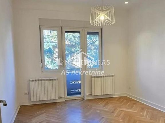 Vračar, Hram Svetog Save, 2.5 stan, 60m2, 1300 EUR