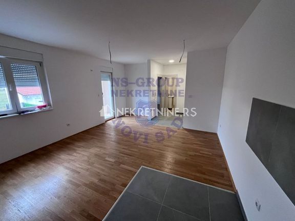 Sa garažom! Jednoiposoban stan na Adicama 40m2