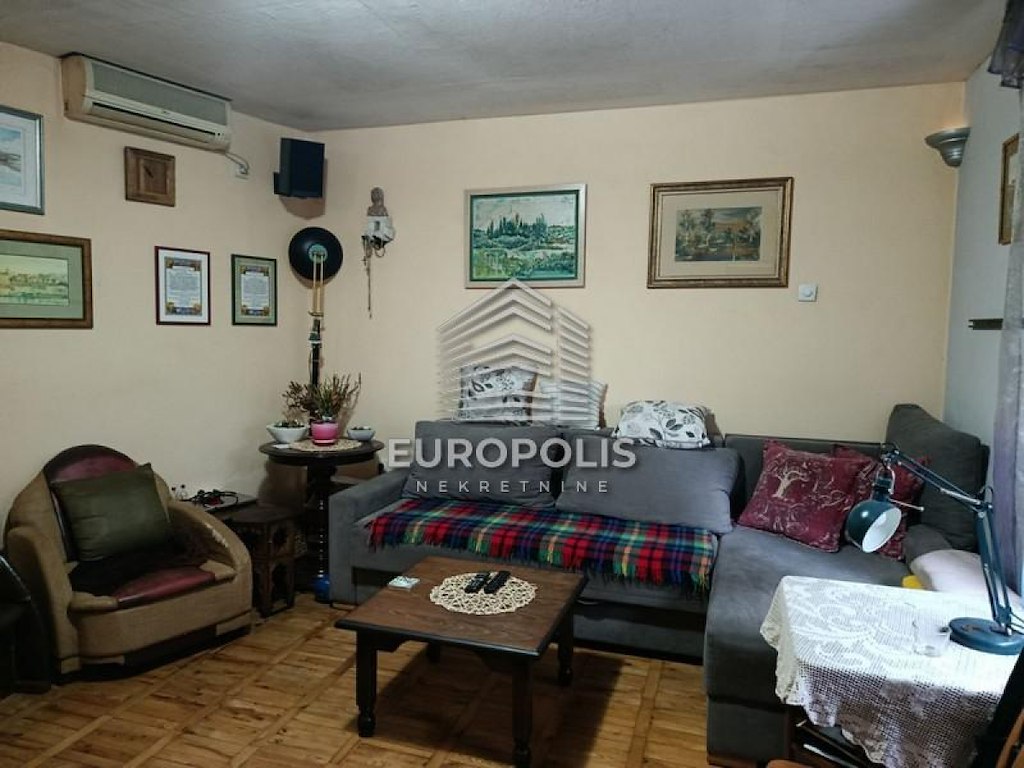 Odmah useljiva renovirana kuća sa garažom ID#8469