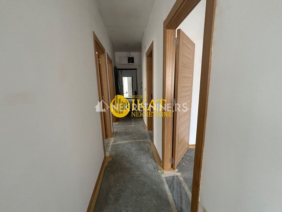 Bulevar kod Kluza, četvorosoban stan 73m2 + pdv ID#4576