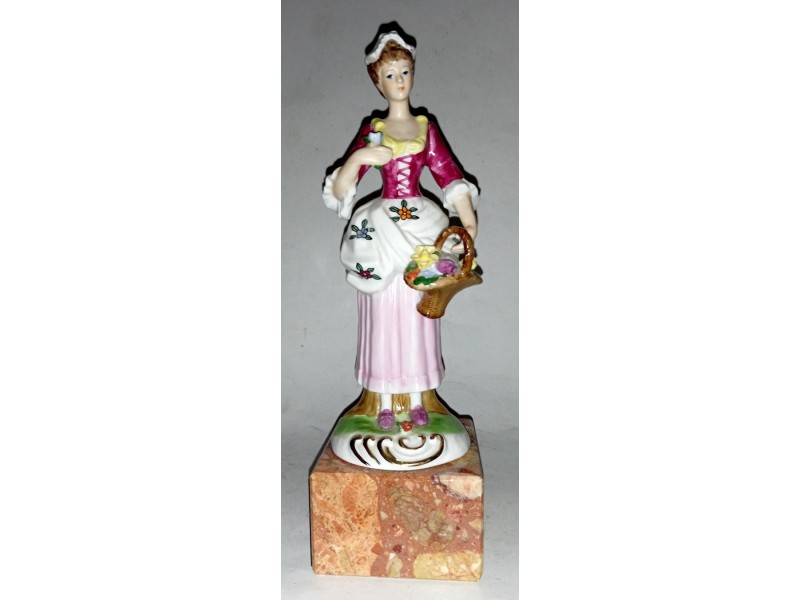 FIGURA - BISKVIT PORCELAN POSTOLJE MERMER 25cm