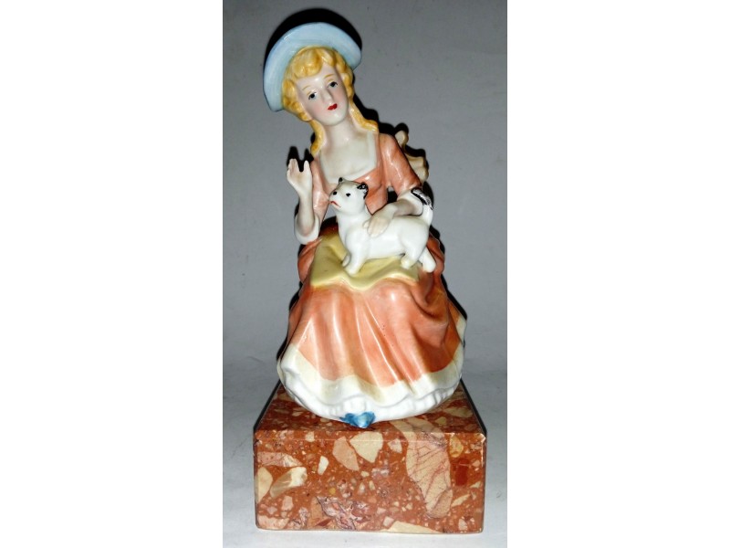 FIGURA - BISKVIT PORCELAN POSTOLJE MERMER 19cm