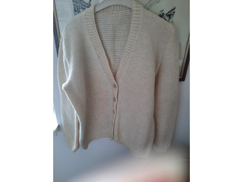 Beli dzemper,100% vun i angora,nov