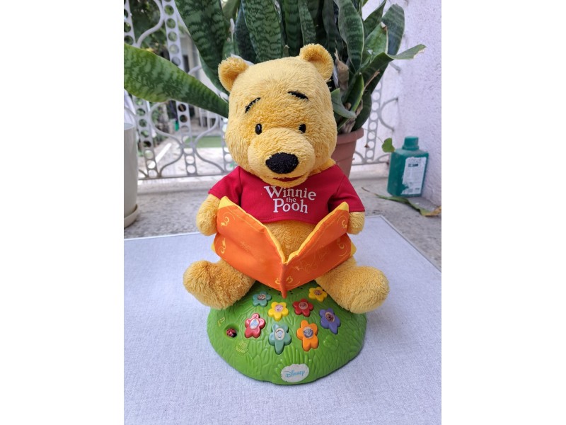 Winnie the Pooh priča price i peva pesmice na Srpskom