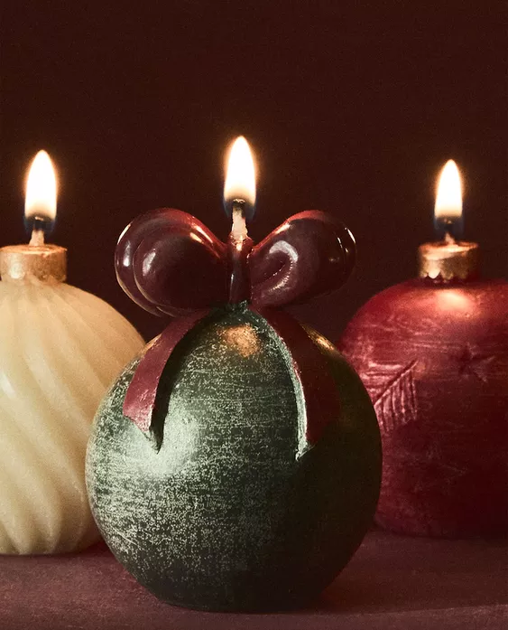 KOMPLET AROMATIČNIH SVEĆA U OBLIKU KUGLE GINGERBREAD (KOMPLET OD 4 KOM.)